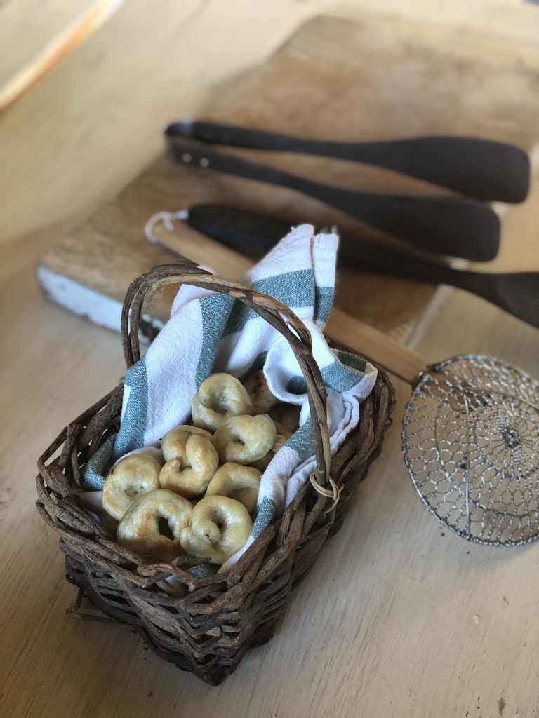 Taralli, delicious snack food from the Puglia region - Flavor of Italy ...