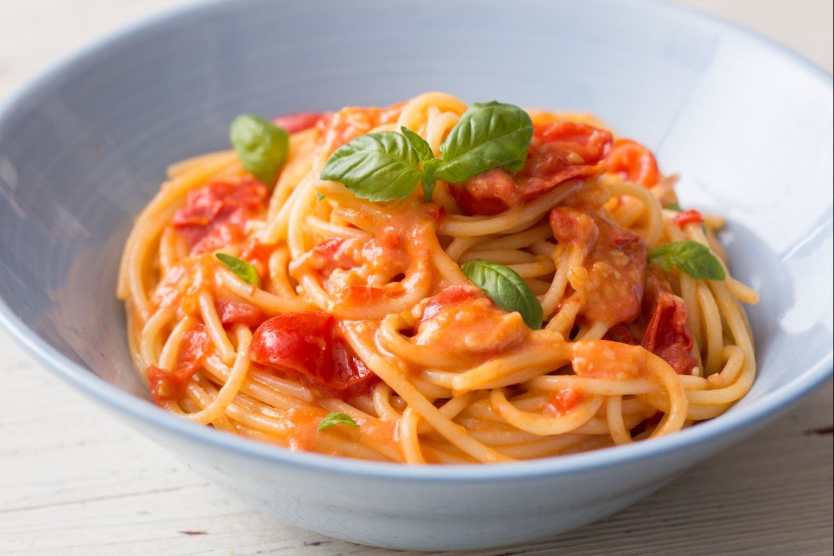Spaghetti Aglio Olio e Peperoncino - Flavor of Italy (Wendy Holloway)